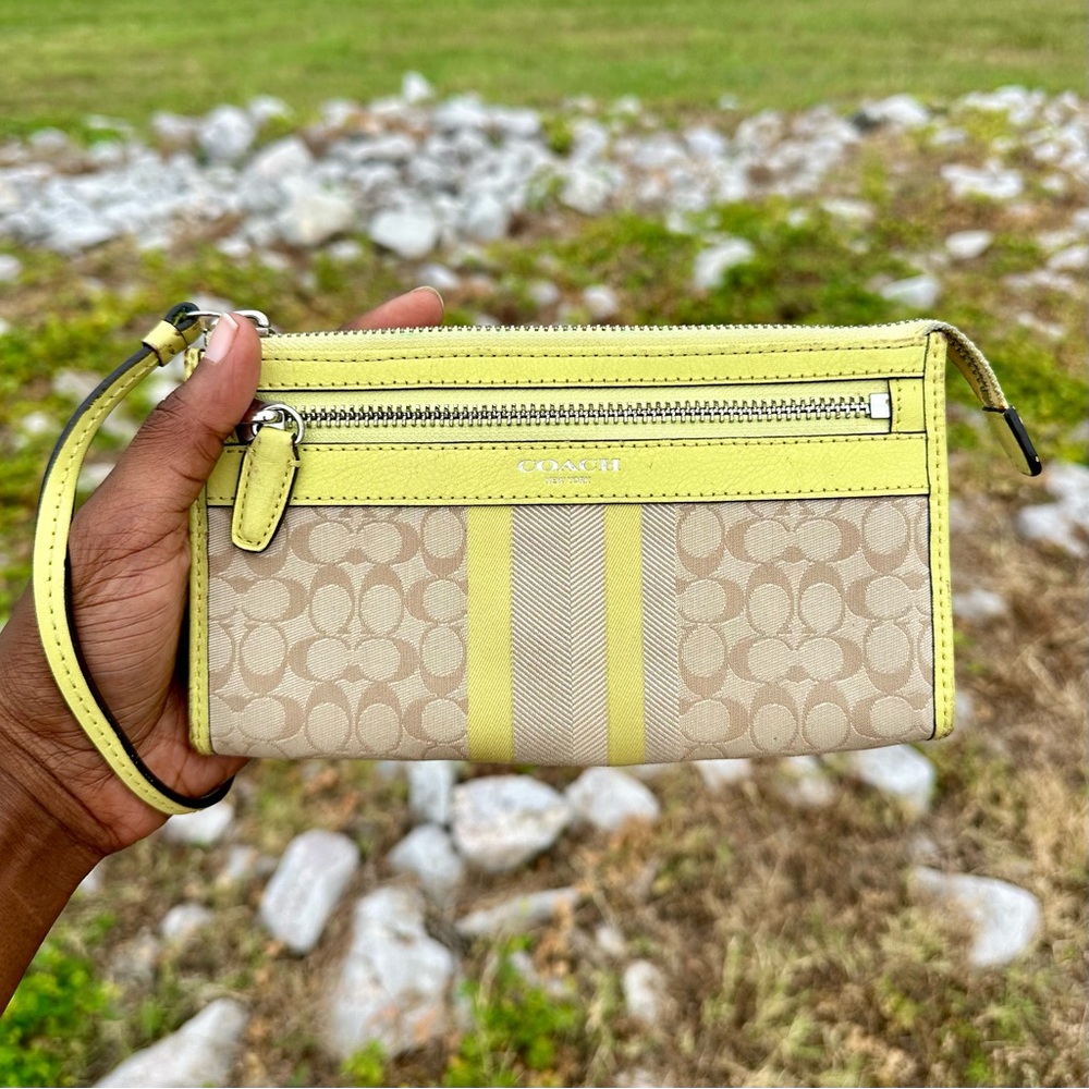 Coach Signature Stripe Zippy Wallet/Wrislet - Gem